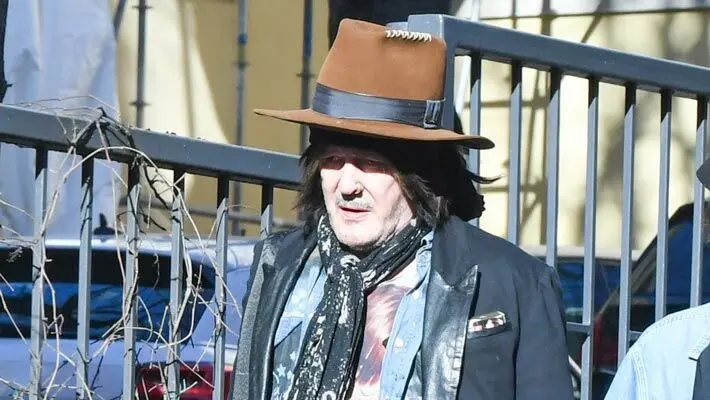 Andy McCoy ilmestyi jälleen helsinkiläisen ökyalueen katukuvaan ...