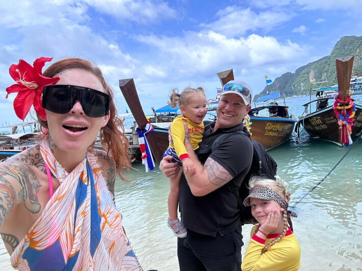 Sini Ariell palasi rannalle, jolla tapasi rakkaansa - ihanat lomakuvat