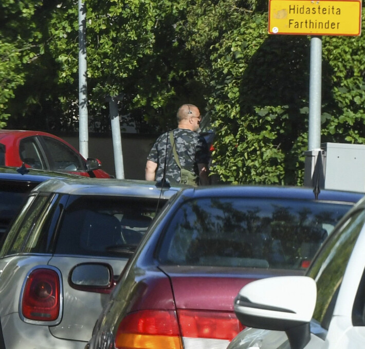 Kristo Salminen hipsi pusikoiden läpi Jonna Järnefeltin luokse ...