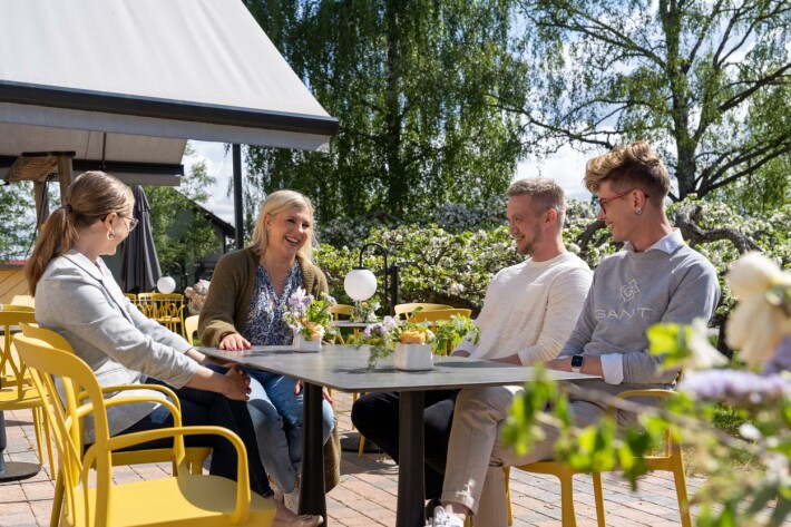Maajussitar-Pinja tunnustaa jännittäneensä tv-kuvauksia: "Maastoutuisin ...