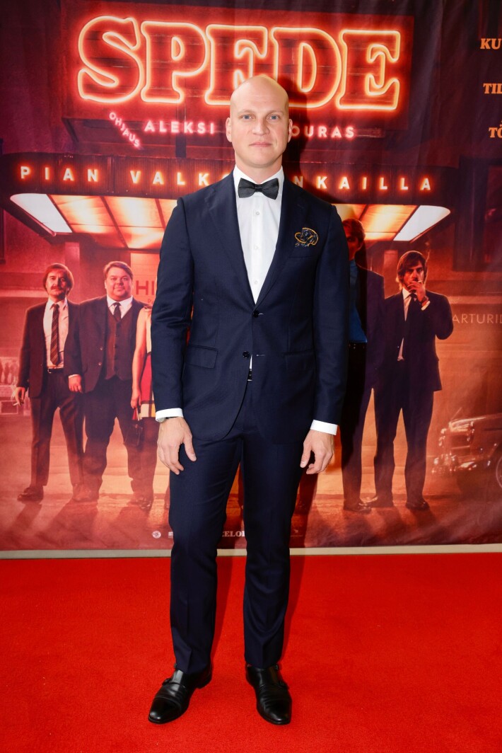 Melkoinen kirppislöytö! Linnea Leino loksautti leuat läpikuultavassa ...