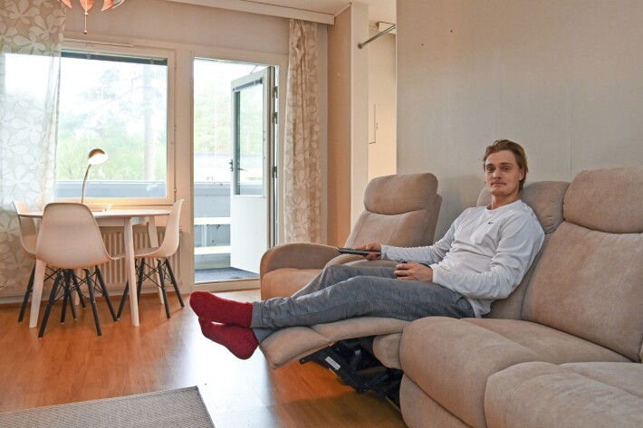 Leevi Selänne esittelee kainuulaisen poikamiesboksinsa Seiskalle ...