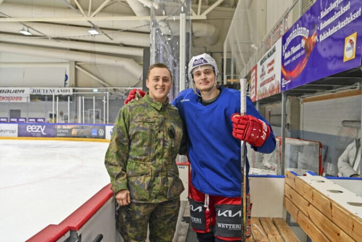 Leevi Selänne esittelee kainuulaisen poikamiesboksinsa Seiskalle ...