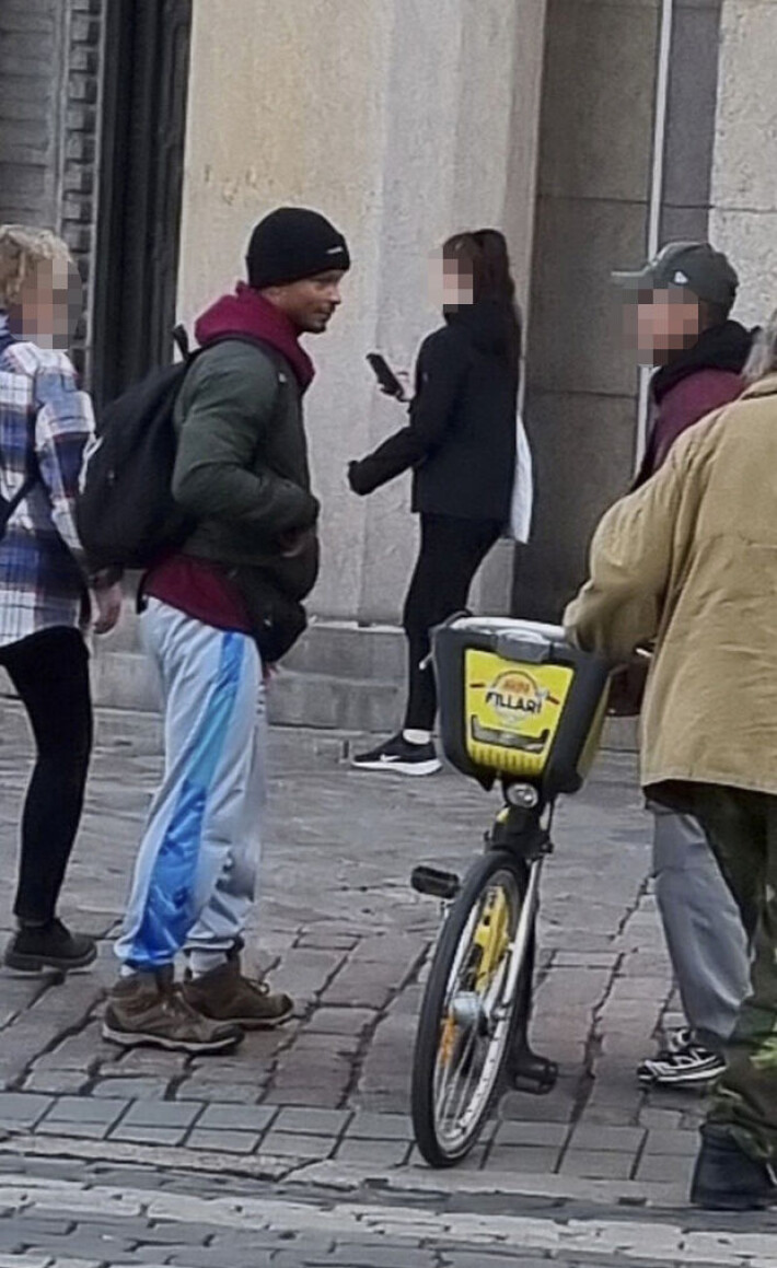 Musta Barbaari toimi sankarina – pelasti pyöräilijän vaaralliselta ... Musta Barbaari toimi sankarina – pelasti pyöräilijän vaaralliselta ...