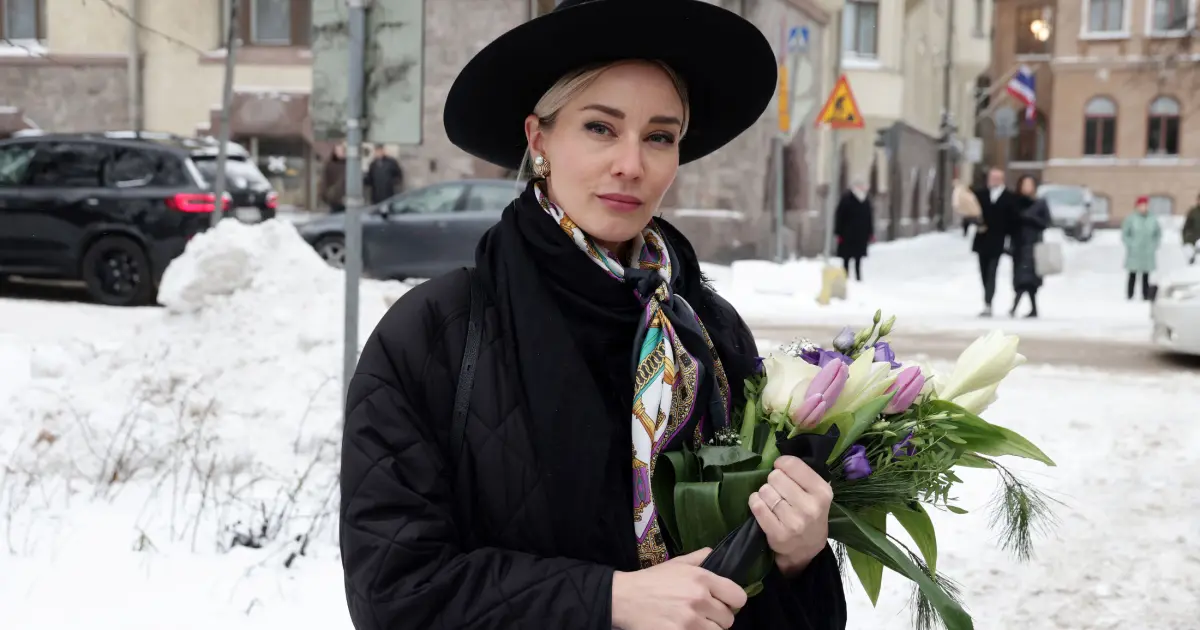 Koskettava Video Noora Hautakangas Murtui Kyyneliin Jättäessään Hyvästejä Aira Samulinille