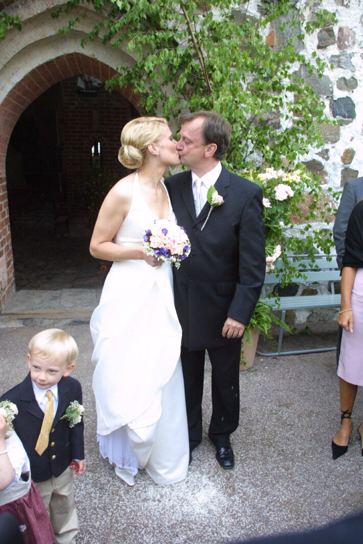 Muistatko skandaalin? Hjallis Harkimon kuhertelu Linnan juhlissa ...