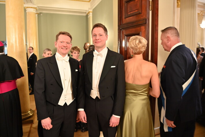 Tältä näyttävät Sauli Niinistön pojat - harvinainen yhteiskuva