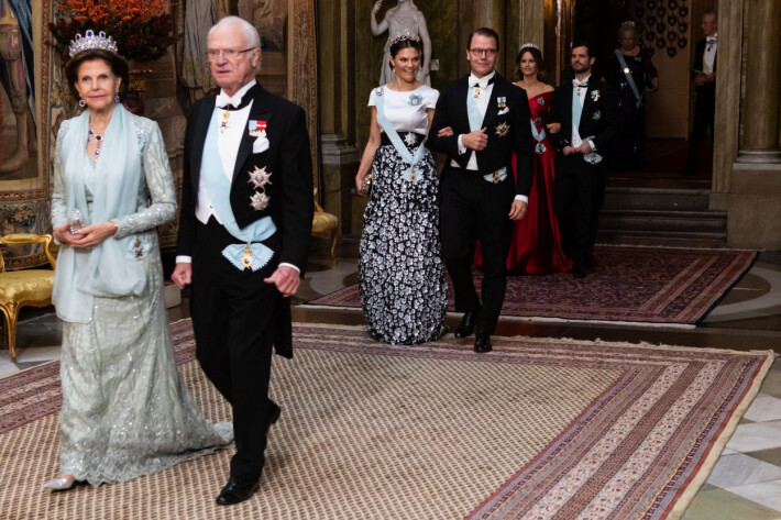 Järisyttävän upeita iltapukuja! Kruununprinsessa Victoria häikäisi