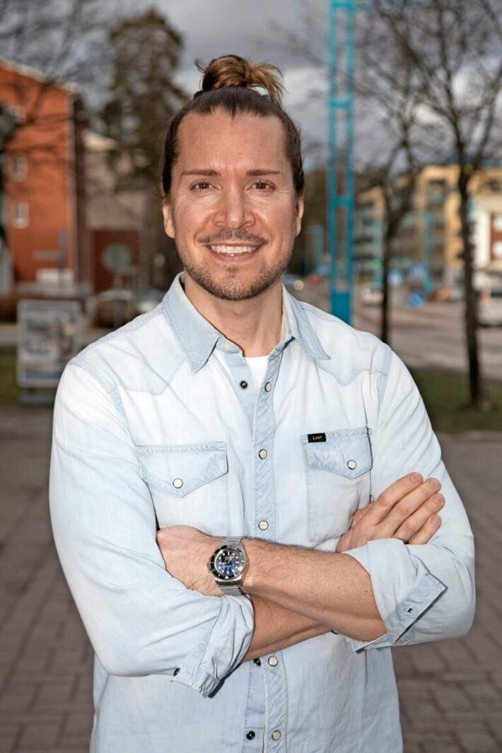 Luokkakokous-ohjaajan shokkiero! Jari Komulaisen satumaisen kaunis ...