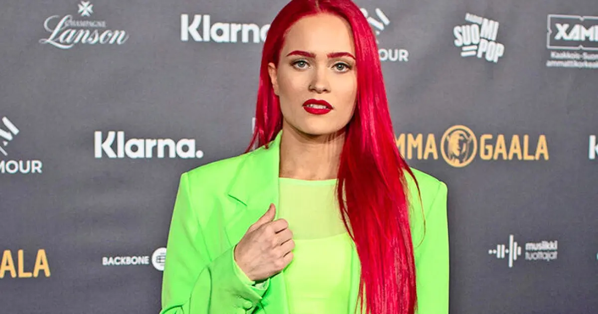 Sanni julkaisi murheellisen lauluvideon - tapailee sydäntäsärkevästi ...