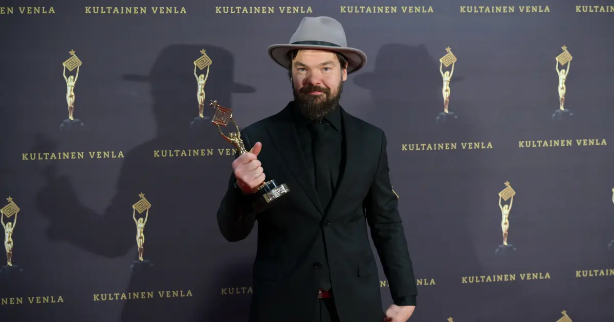 Vuoden esiintyjänä palkittu Kaitsu Rinkinen joutui keskeyttämään ...