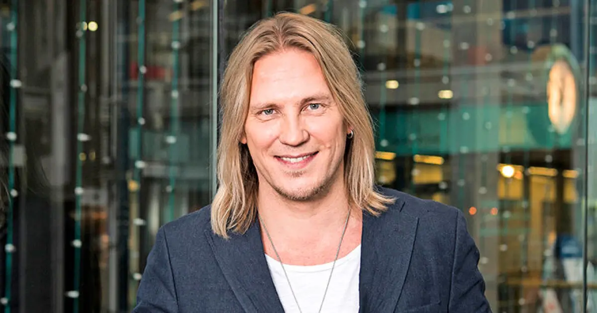 Sami Kuronen söpöstelee kisuvauvojen kanssa – sai naisseuraajat ...