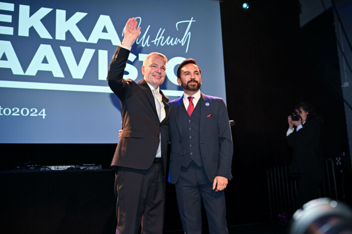 Kuvat: Pekka Haavisto herkistyi ja halasi Antoniota – lähetti ...