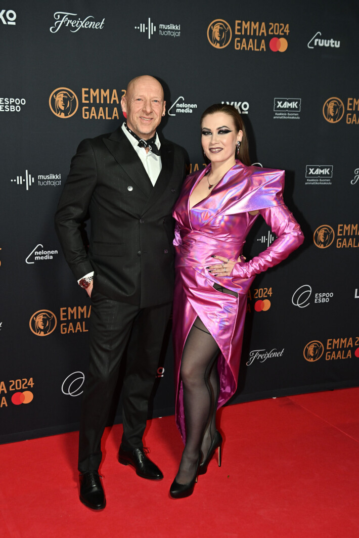 Huh! Bess julkaisi harvinaisen intiimin kuvan tanskalaisrakkaansa kanssa