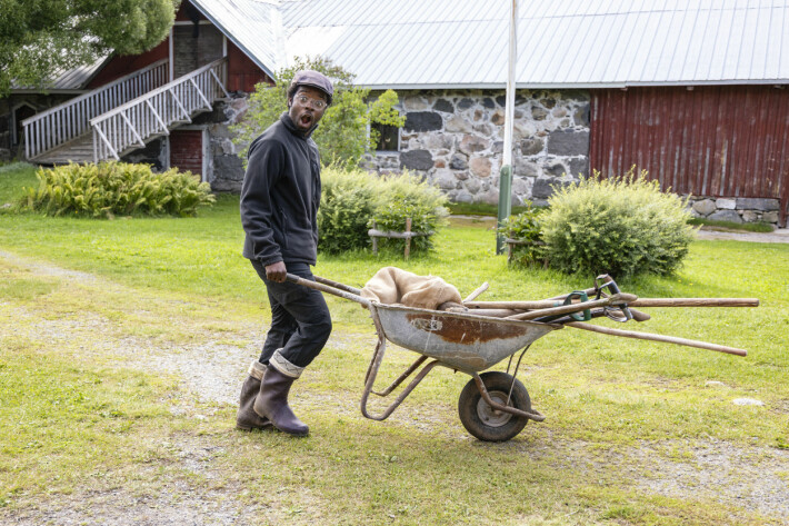 Farmilaisten tehtävä herättää ällötystä – joutuivat levittelemään omaa ...