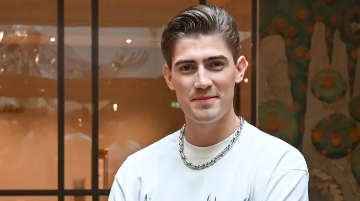 Robin Packalen kuvasi huumorvideon purjehduksesta Robin Packalen kuvasi huumorvideon purjehduksesta