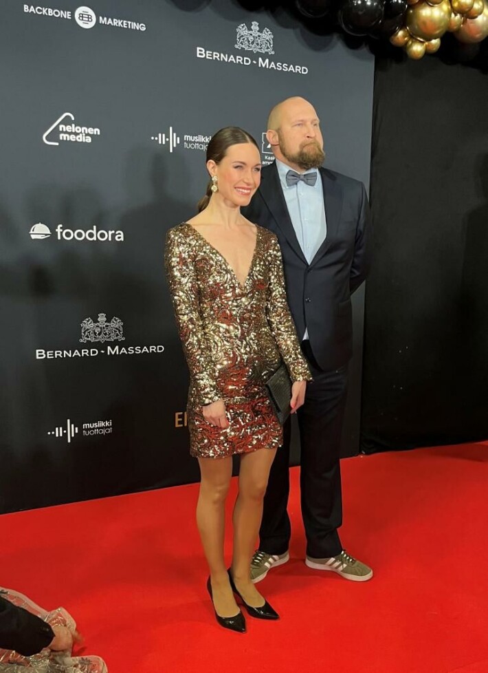 Yllättävä hetki Emma-gaalan punaisella matolla: pääministeri Sanna ...