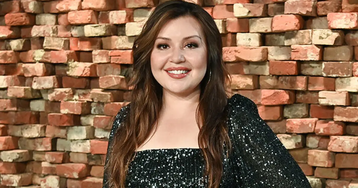 Mistä on kyse? Diandra Flores hyppäsi ökyauton kyytiin − ratin takana ...