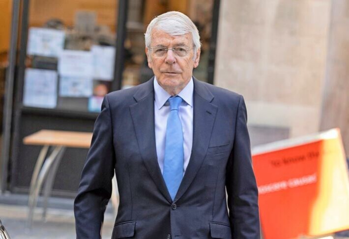 Vuotiko Sarah Ferguson tietoa The Crown käsikirjoittajille? Netflix ...