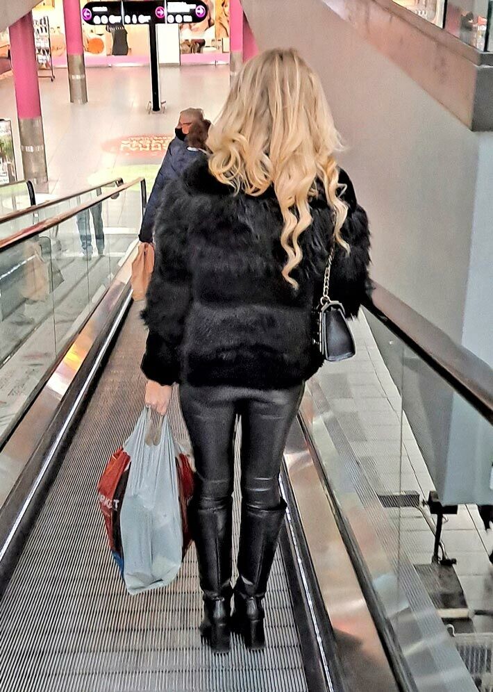 Espoossa hieraistiin silmiä! Helmi Loukasmäen shoppailutyyli käänsi ... Espoossa hieraistiin silmiä! Helmi Loukasmäen shoppailutyyli käänsi ...