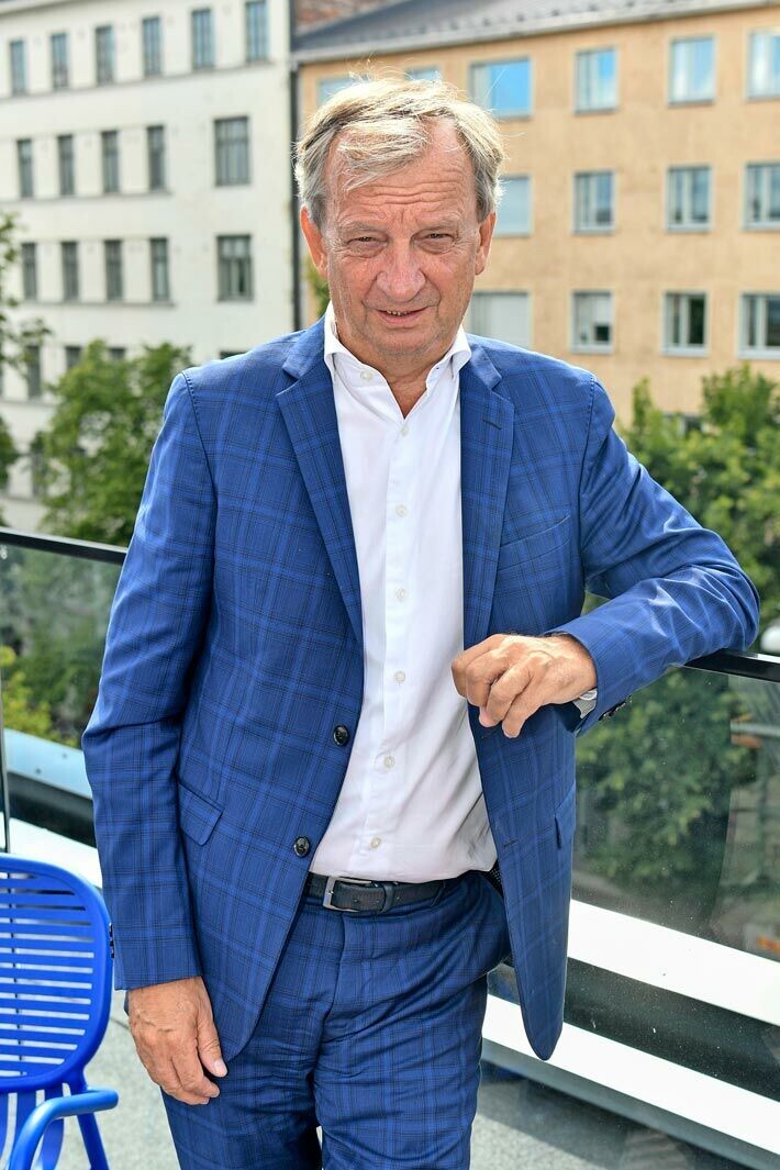 Jethro Rostedt selittää mökkikauppasotkuaan – kiistää välirikon Hjallis ...