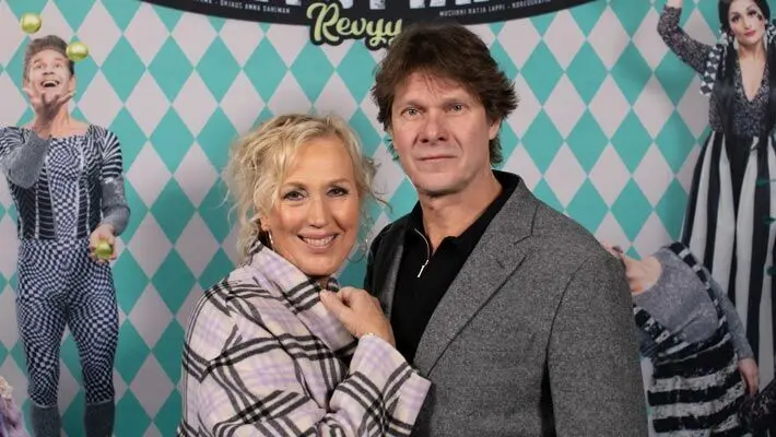 Näyttelijäpariskunta Merja Larivaara ja Kari-Pekka Toivonen ...