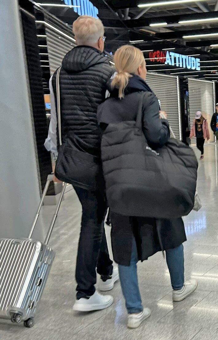 Kuva lentoasemalta! Pankkiiri-rakas haki päätällin saaneen Kiira Korven kotiin