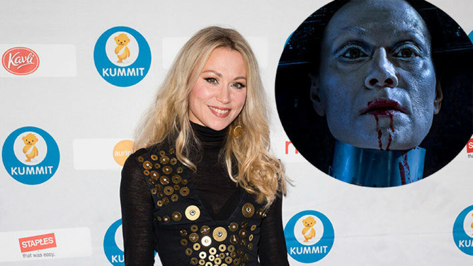 Anna Eriksson poseeraa elokuvansa promokuvassa alasti sähkötuolissa ... Anna Eriksson poseeraa elokuvansa promokuvassa alasti sähkötuolissa ...