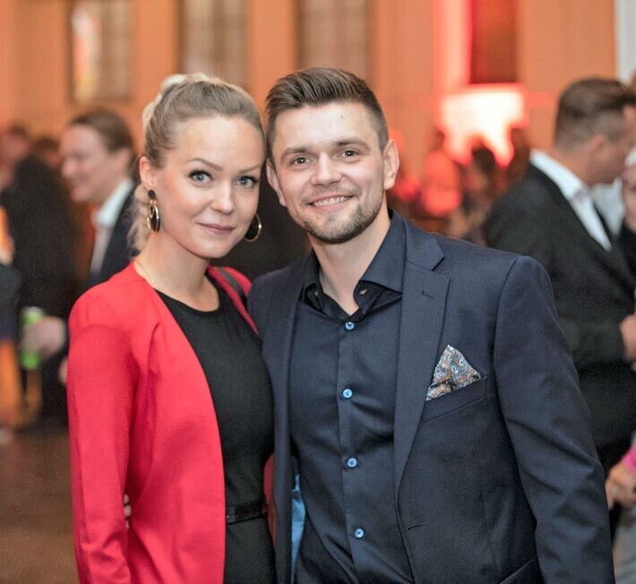 Tangokuningas Keijo Hietikko esitteli rakkaansa – yhteiskuva