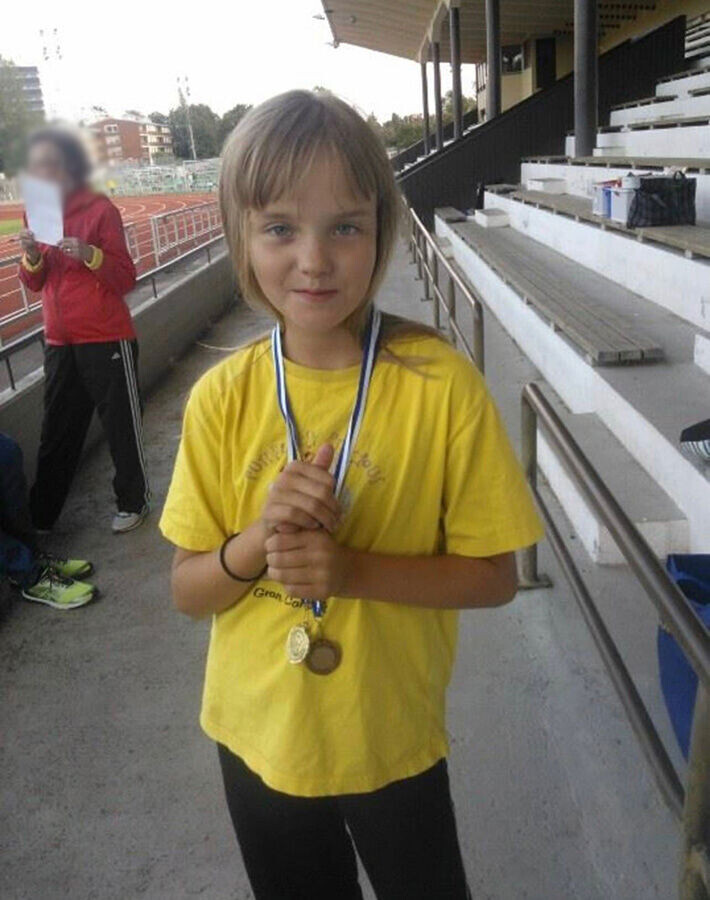 Söpöt lapsuuskuvat julki! Iida Vainio täytti 19 vuotta - tiesitkö näitä ...