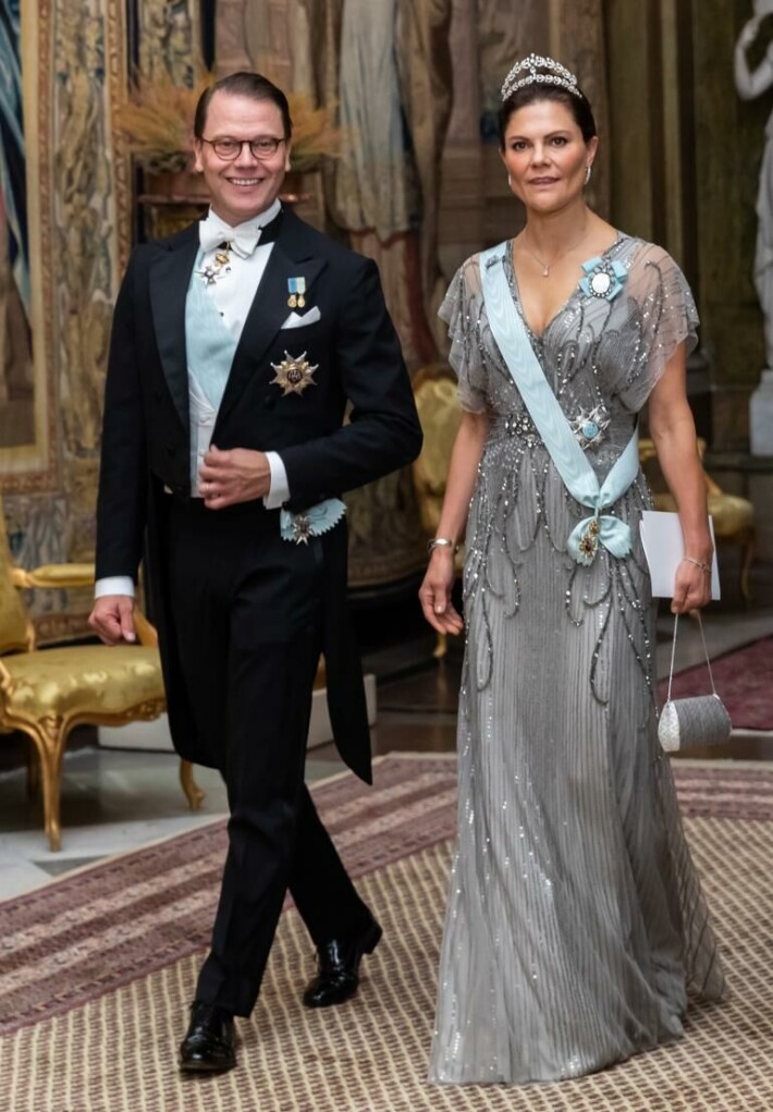 Vau mikä eleganssi! Kruununprinsessa Victoria hurmaa iltapuvussa ...