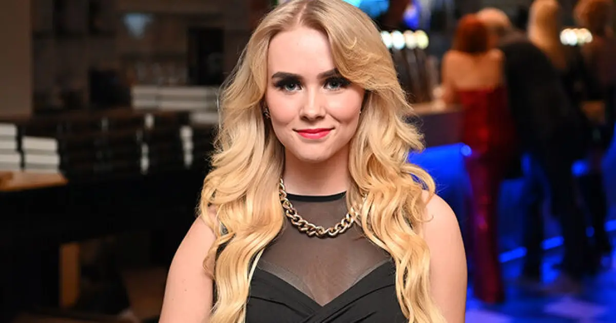 Helmi Loukasmäki saapui Dannyn synttäreille sädehtivänä - myös Erika ...