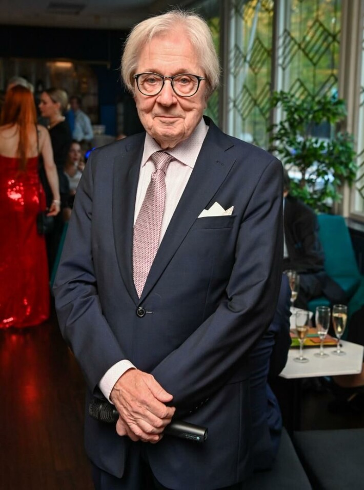 Salakuvat Dannyn synttäreiltä! Frederik, 77, äkkäsi heti Helmin, 22 ...