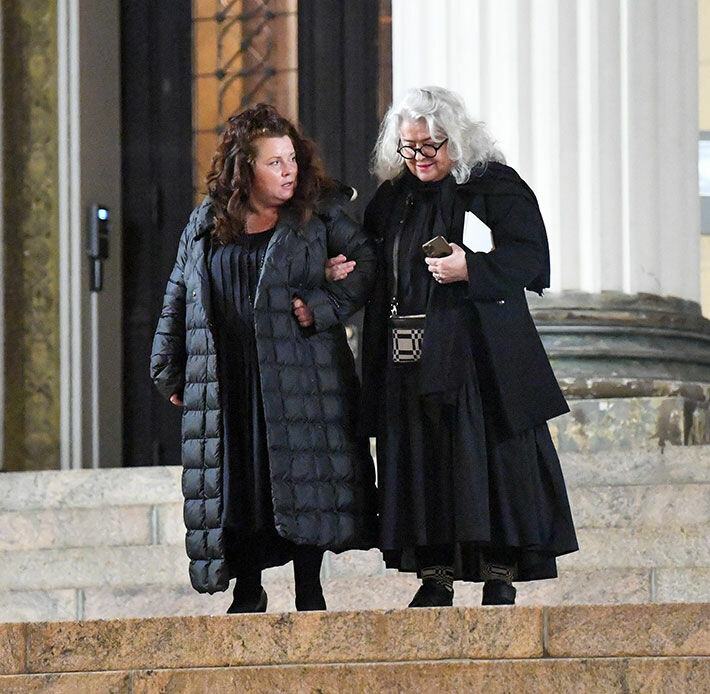 Kuvat: Vesa-Matti Loirin muistotilaisuuteen ilmestyi yllättäviä ...