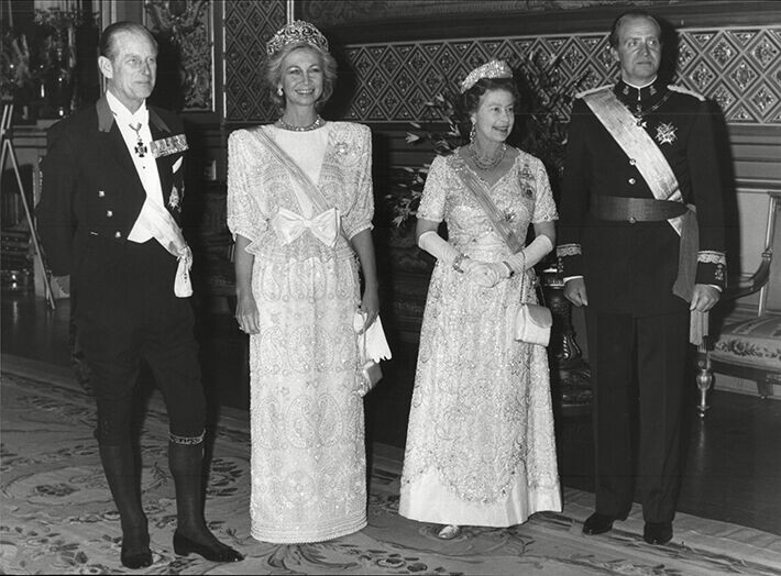 Kuningattaren hautajaisiin kerääntyy joukko siniverisiä - Tanskan ...