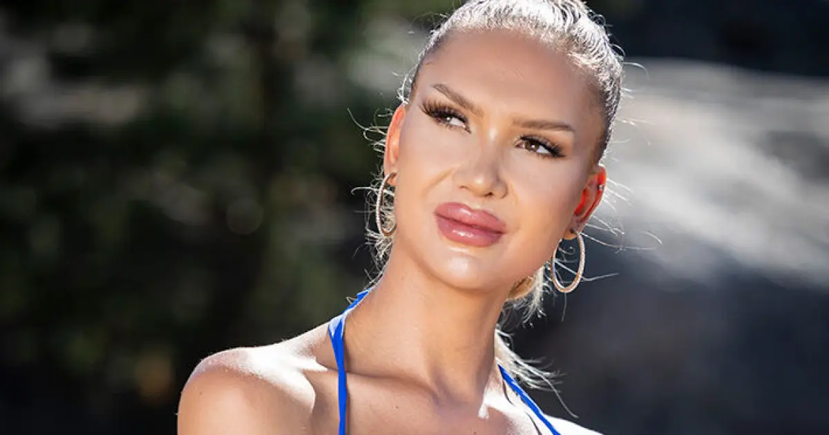 Kuumat bikinikuvat! Tältä uudet rinnat saanut BB-Ella näyttää nyt | Seiska