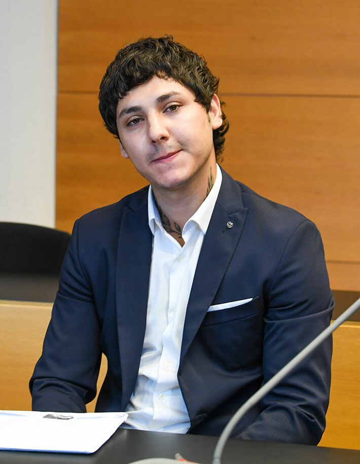 Törkeästä lapsen raiskauksesta syytetty Milan Jaff riisui maskin ...