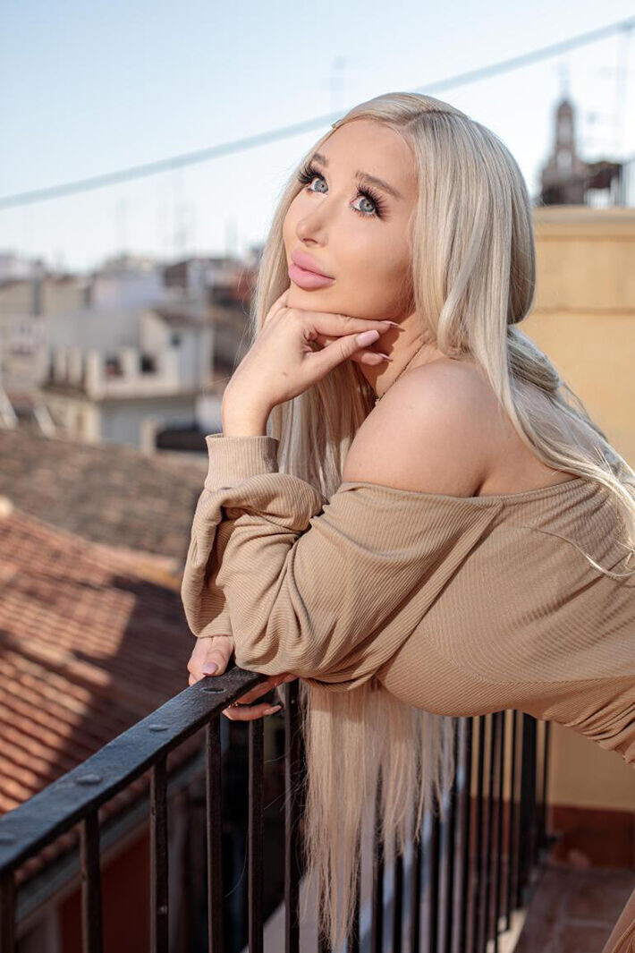 MTV: Vauvayllätys! Seksinukeksi halunnut Amanda Ahola on nykyään äiti