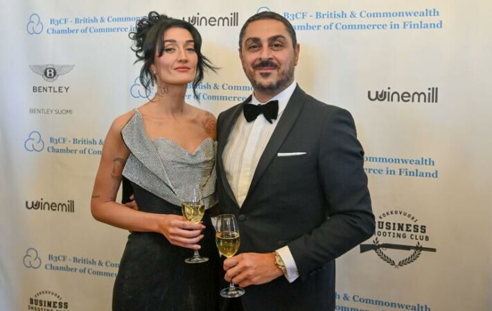 Arman Alizad ja kuvankaunis Senay Coco ällistyivät: brittihovin prinssi ...