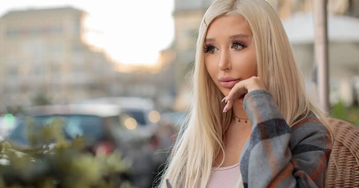 Amanda Ahola haluaa olla elävä seksinukke - yhdysvaltalaislääkärit ...