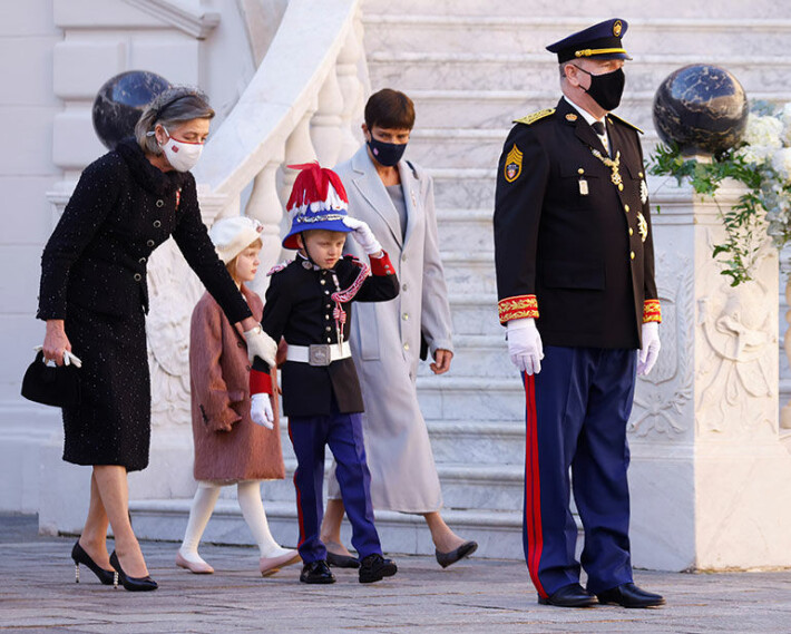 Monacon ruhtinatar Charlene on yhä hoidossa lääkeriippuvuuden takia ...