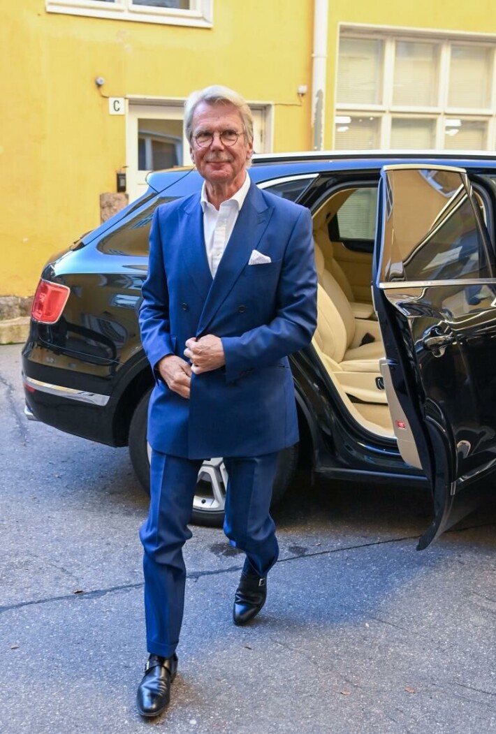 Jestas! Upporikas Nalle Wahlroos vaihtoi menopeliä – kohupankkiiri ...