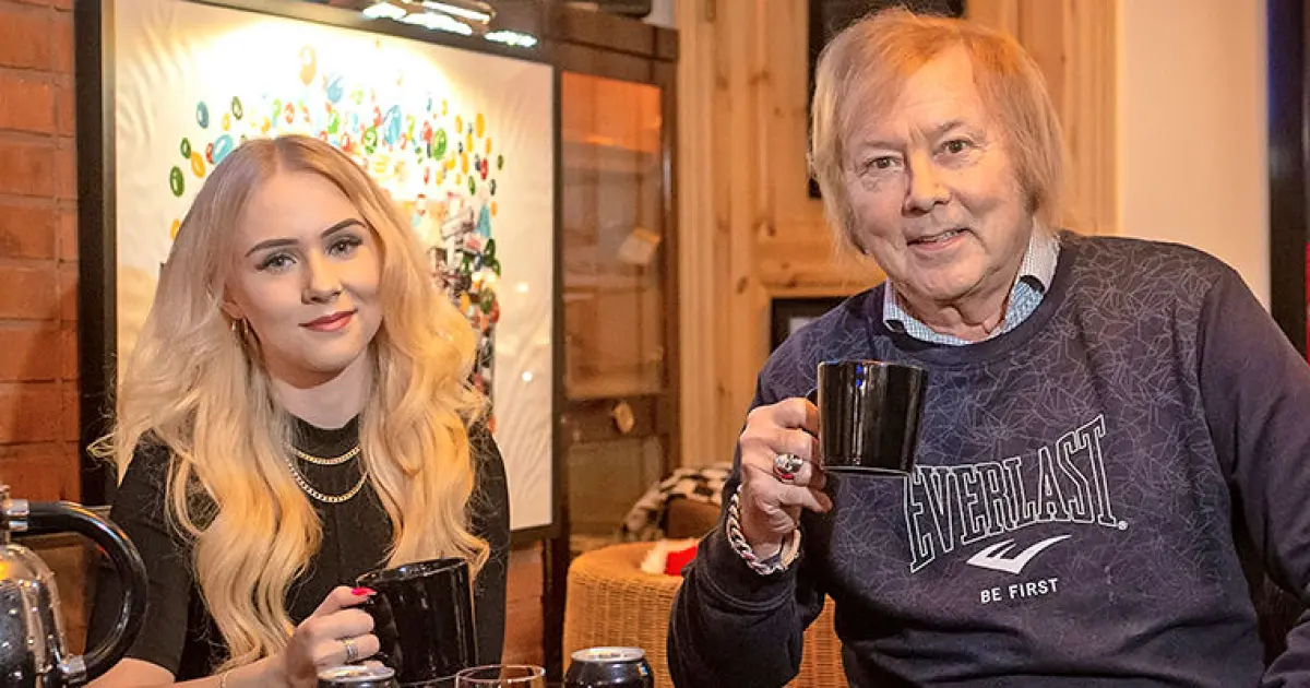 Kahdestaan kahvilla! Ilkka ”Danny” Lipsanen, 78, ja Helmi Loukasmäki ...