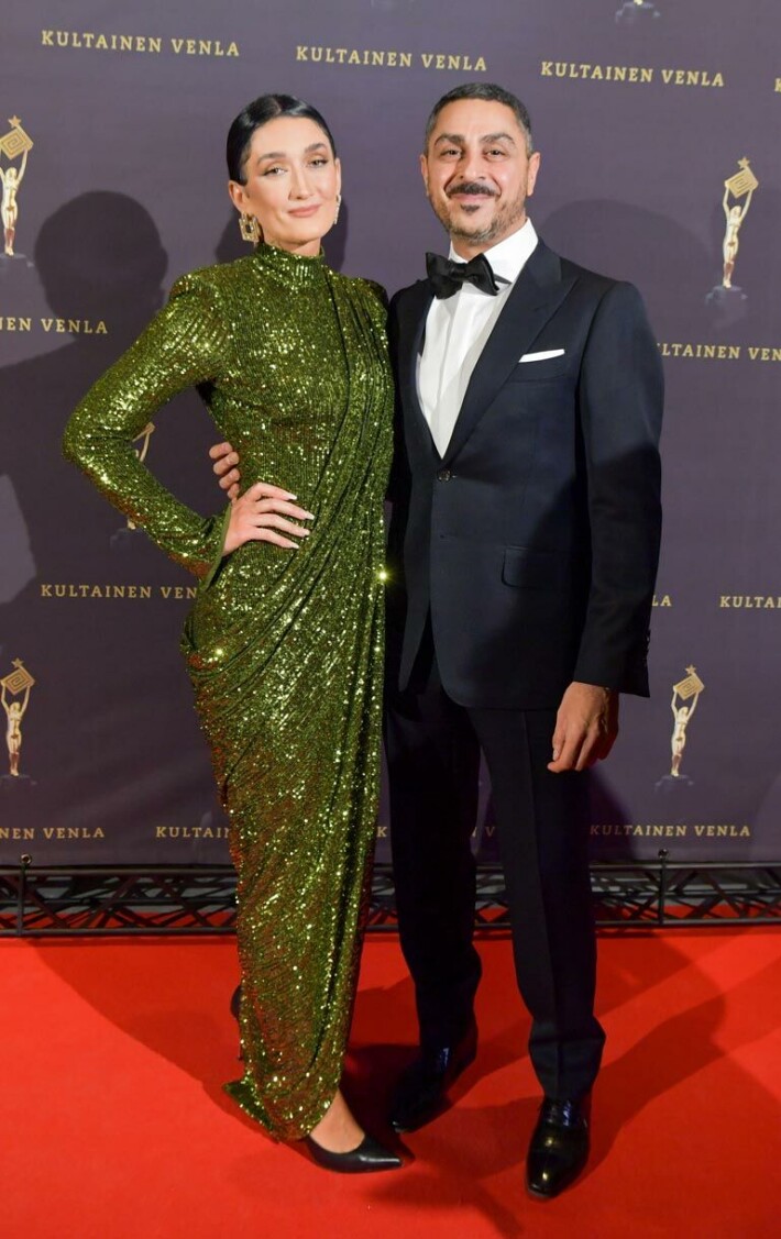 Perheenlisäystä odottavat Arman Alizad ja Senay-rakas salaavat ...