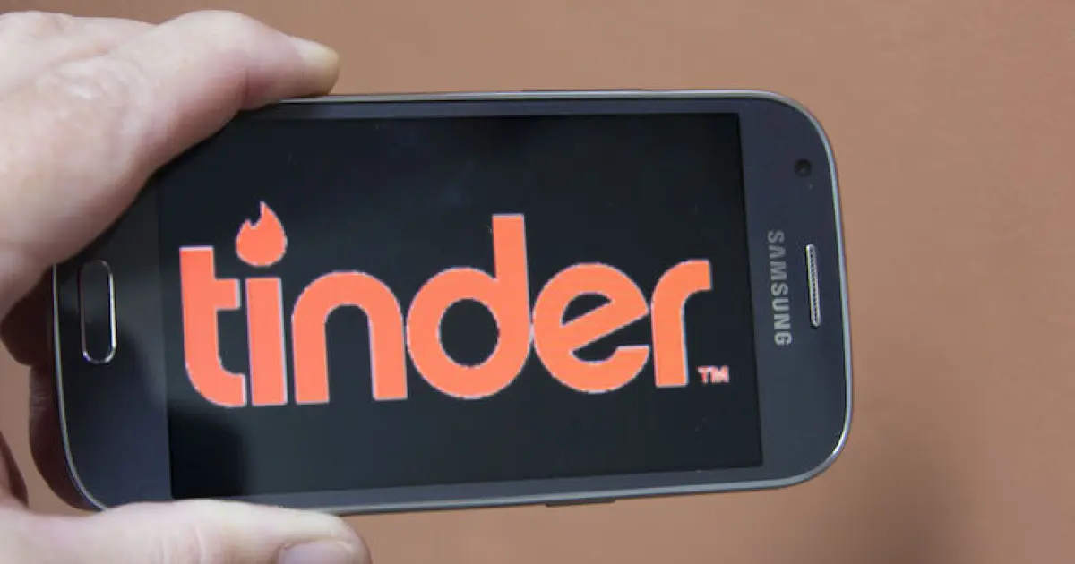 Tinderin suosituin mies neuvoo: Näillä vinkeillä menestyt ...