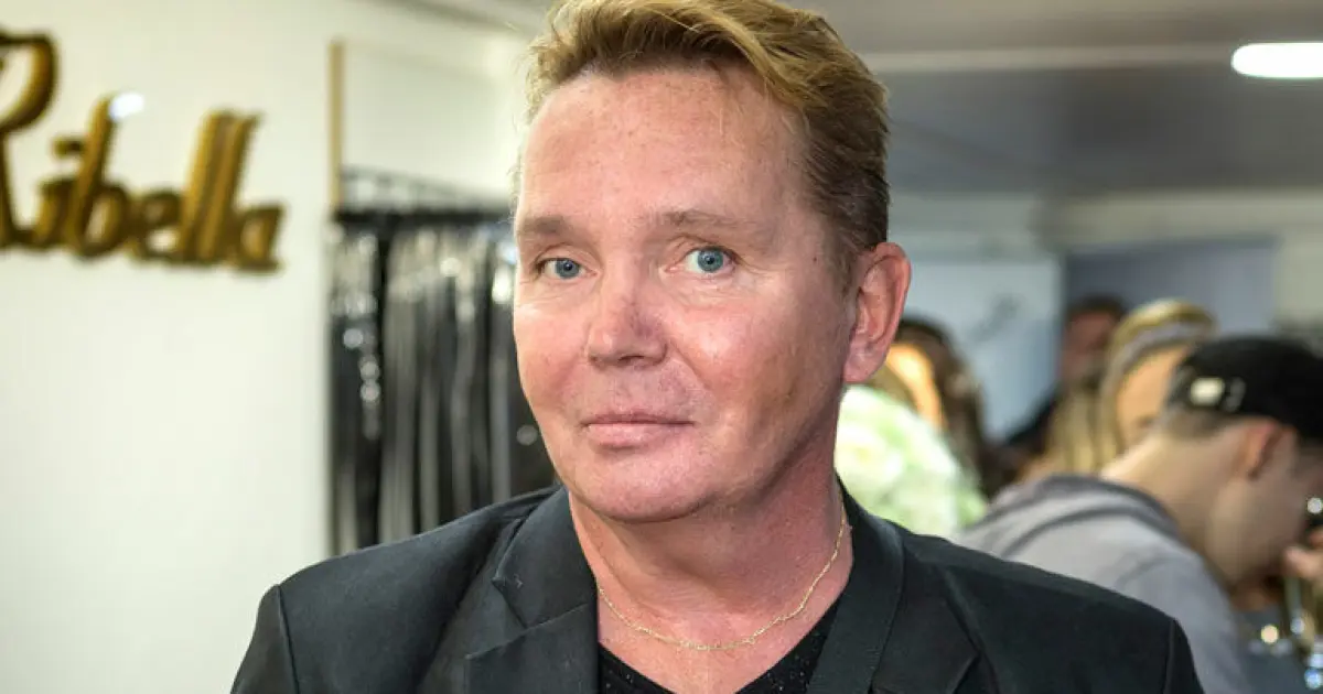 Näyttelijä Mikko Rasila kihloihin rakkaansa kanssa – tapasivat ...