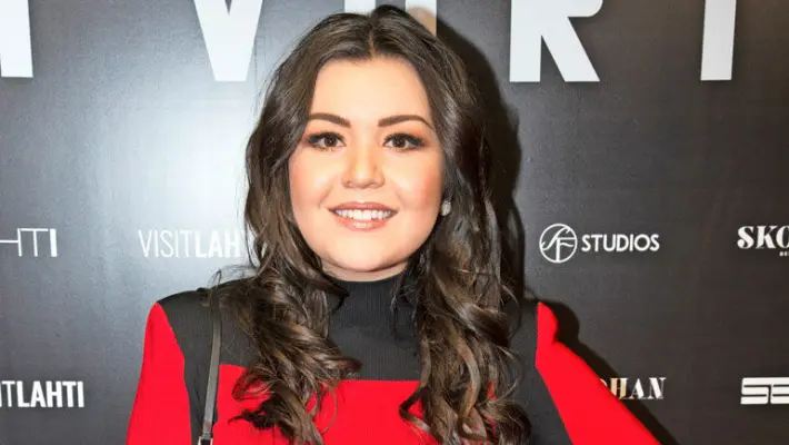 Herätti hilpeyttä! Laulaja Diandra Flores diivaili tax free -myymälässä!