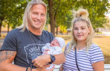 Tänään tv:ssä! Toisenlaiset teiniäidit -sarjassa Emma, 21, saa ...