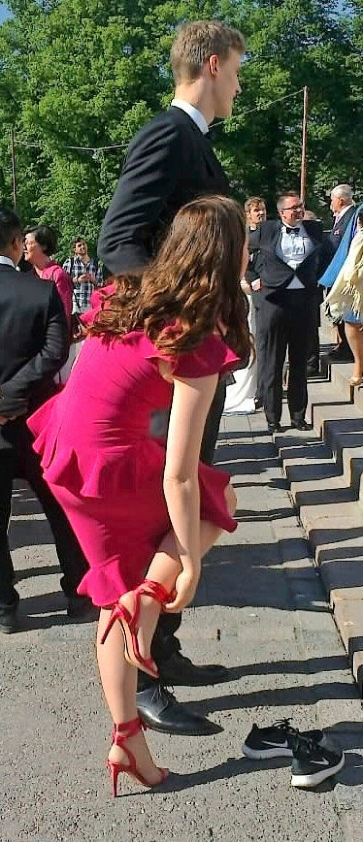 Koristähti Lauri Markkanen häähumussa Helsingissä – Verna-rakas vaihtoi ...