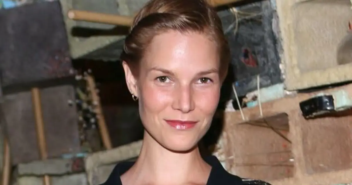 Vauvaonnea! Huippumalli Suvi Riggs synnytti toisen tyttärensä kotona ...